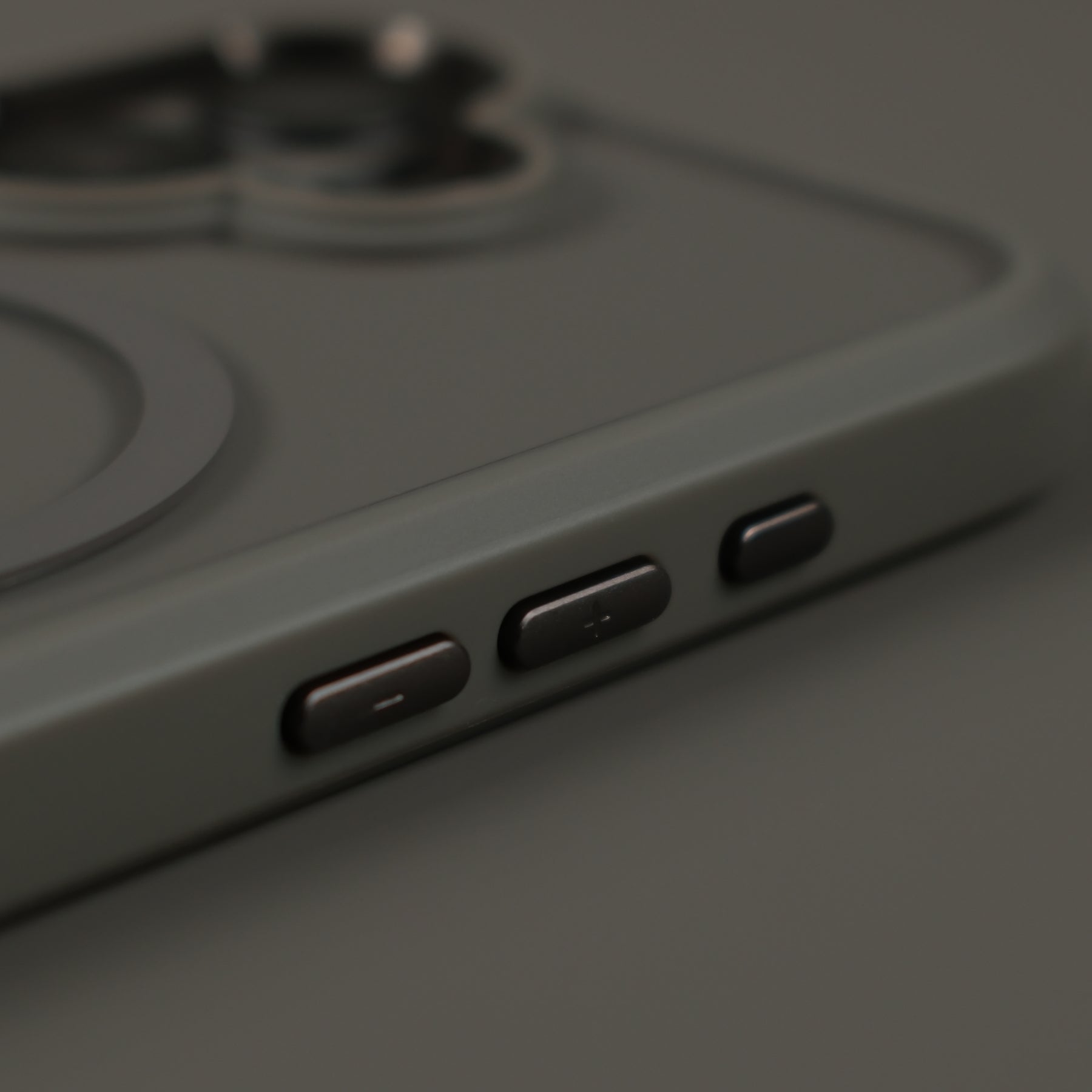 iPhone 17 QCAZE DUO - MystiQ Grey matching Skin + Case – Qskinz™