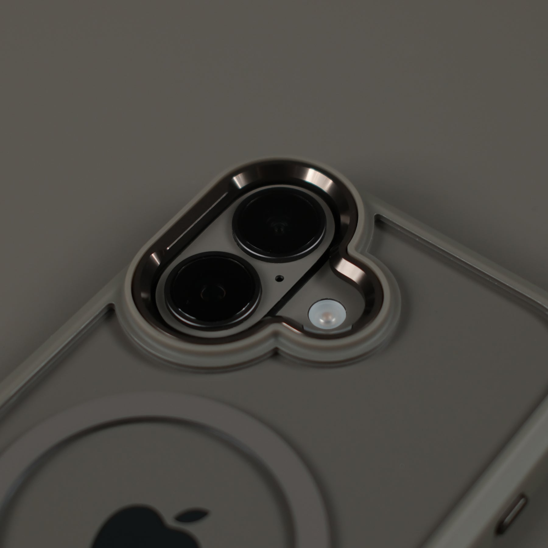 iPhone 17 QCAZE DUO - MystiQ Grey matching Skin + Case – Qskinz™